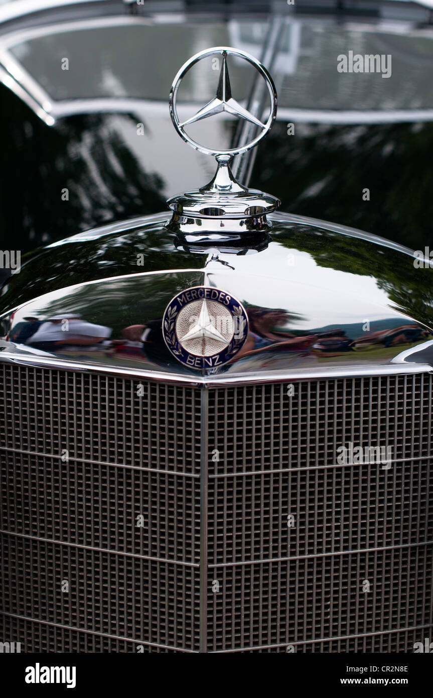 Mercedes benz sign hi-res stock photography and images - Alamy