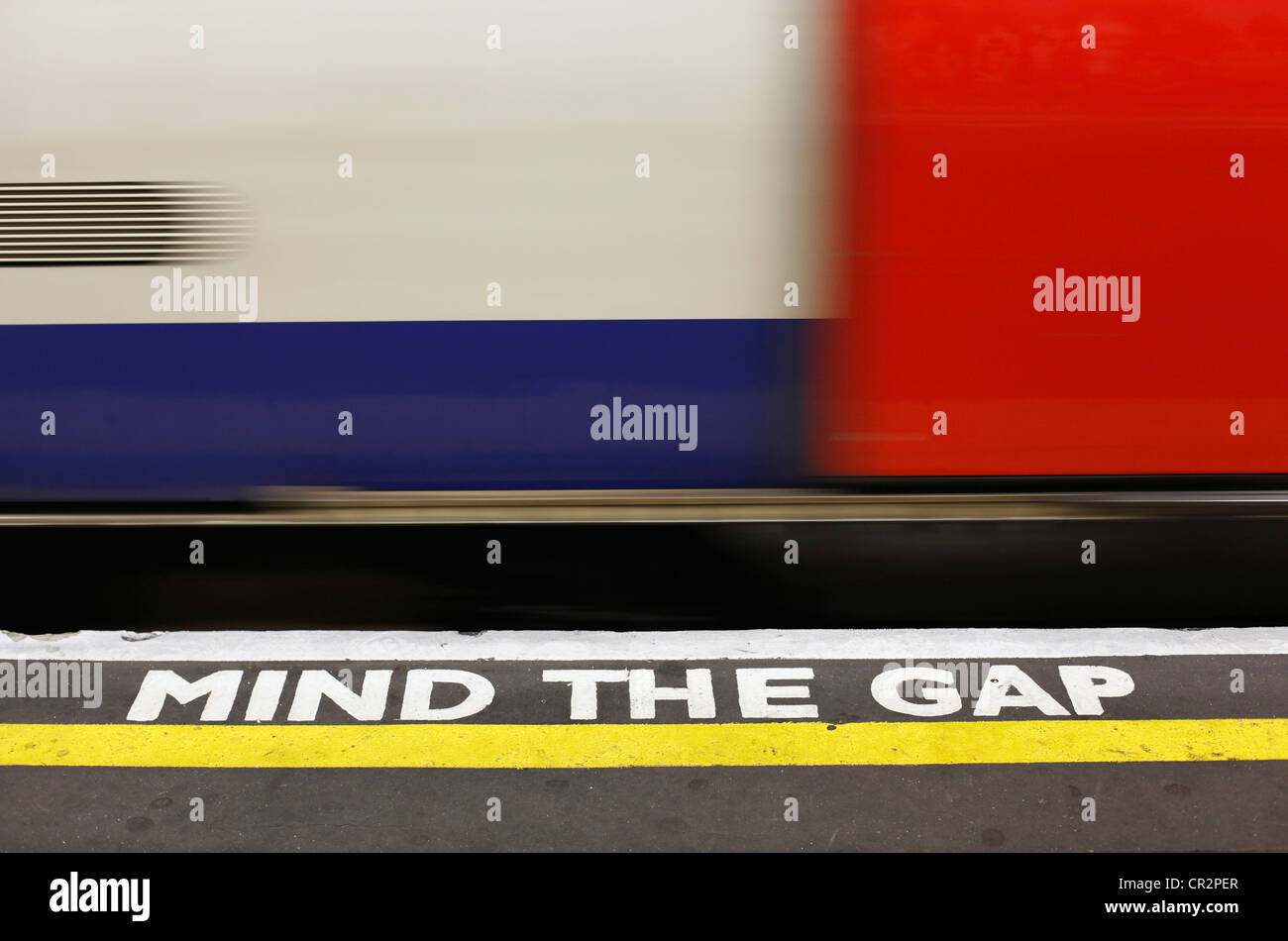 London Underground Platform Sign Stock Photos & London Underground ...