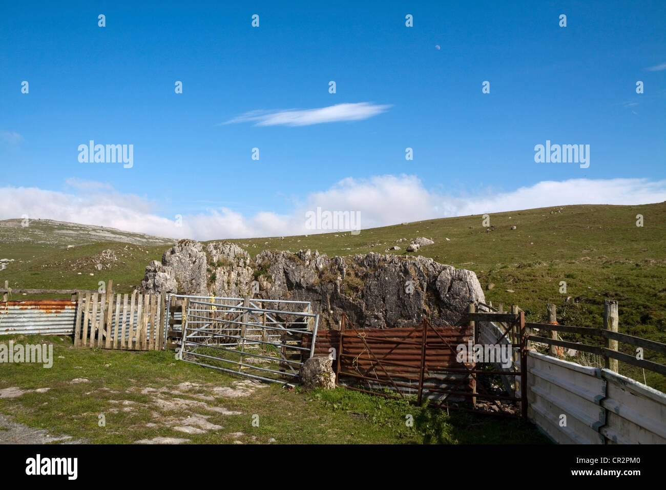 Landscape sheep pen stone fence hi-res stock photography and images - Alamy