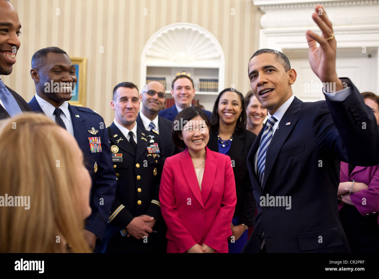President Barack Obama talks with the 2011-2012 White House Fellows in ...