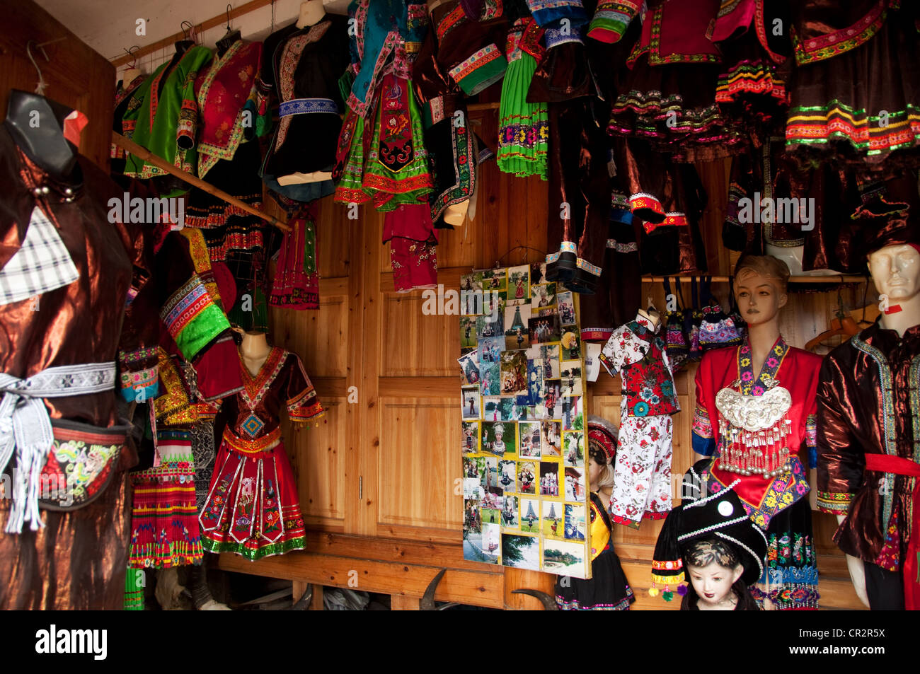 Traditional chinese clothes shop hi-res stock photography and images ...