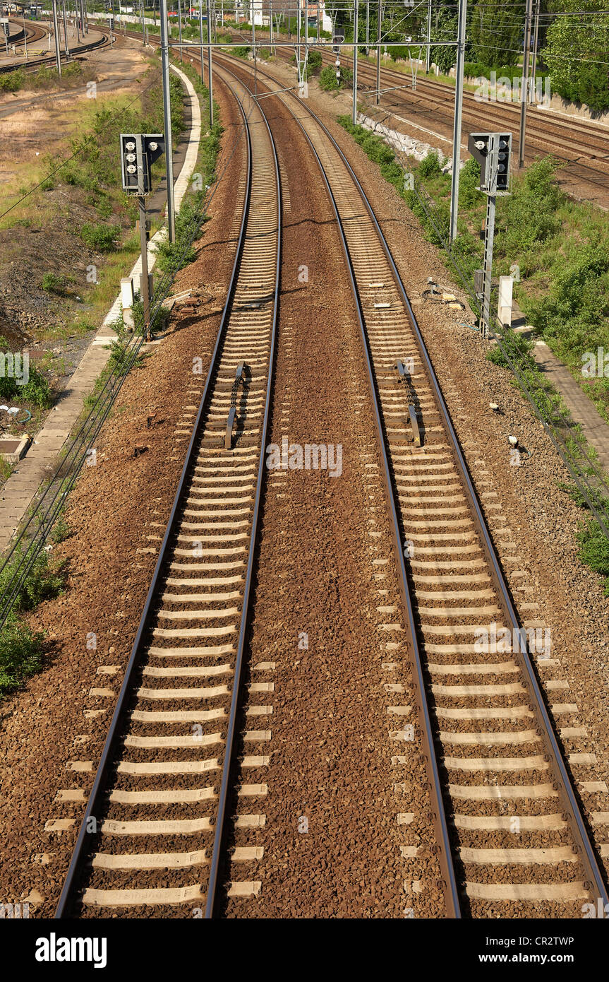 Convergence of rails hi-res stock photography and images - Alamy