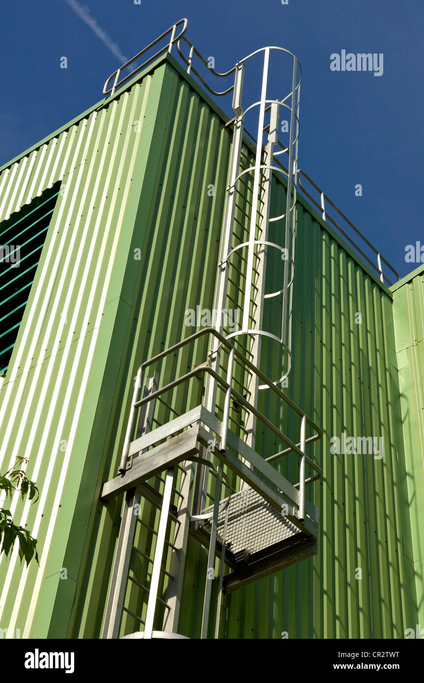 Outside emergency staircase hi-res stock photography and images - Alamy