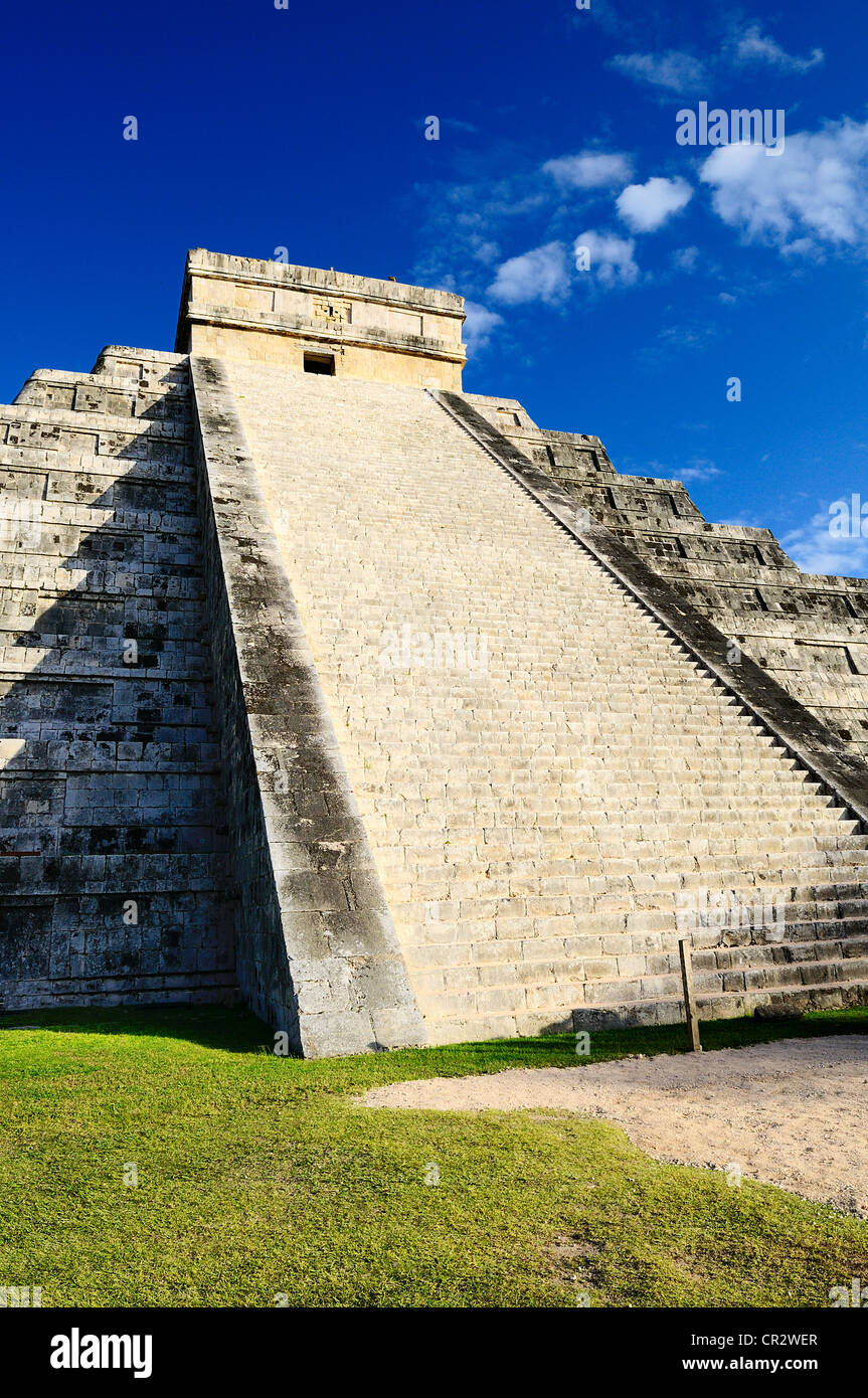 Chichen Itza feathered serpent pyramid, Mexico Stock Photo - Alamy
