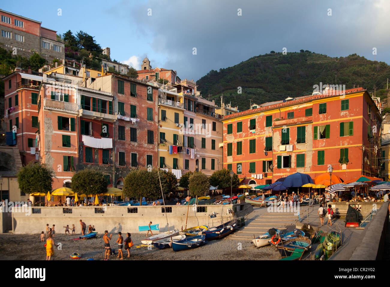 Vernazza strand cinque terre hi-res stock photography and images - Alamy