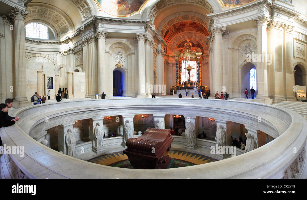 France, Paris, the Invalides (former military hospital), dome church ...