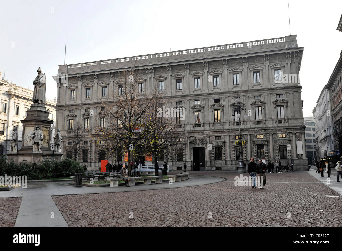 Piazza della Scala, statue of Leonardo da Vinci by Pietro Magni, 1872 ...