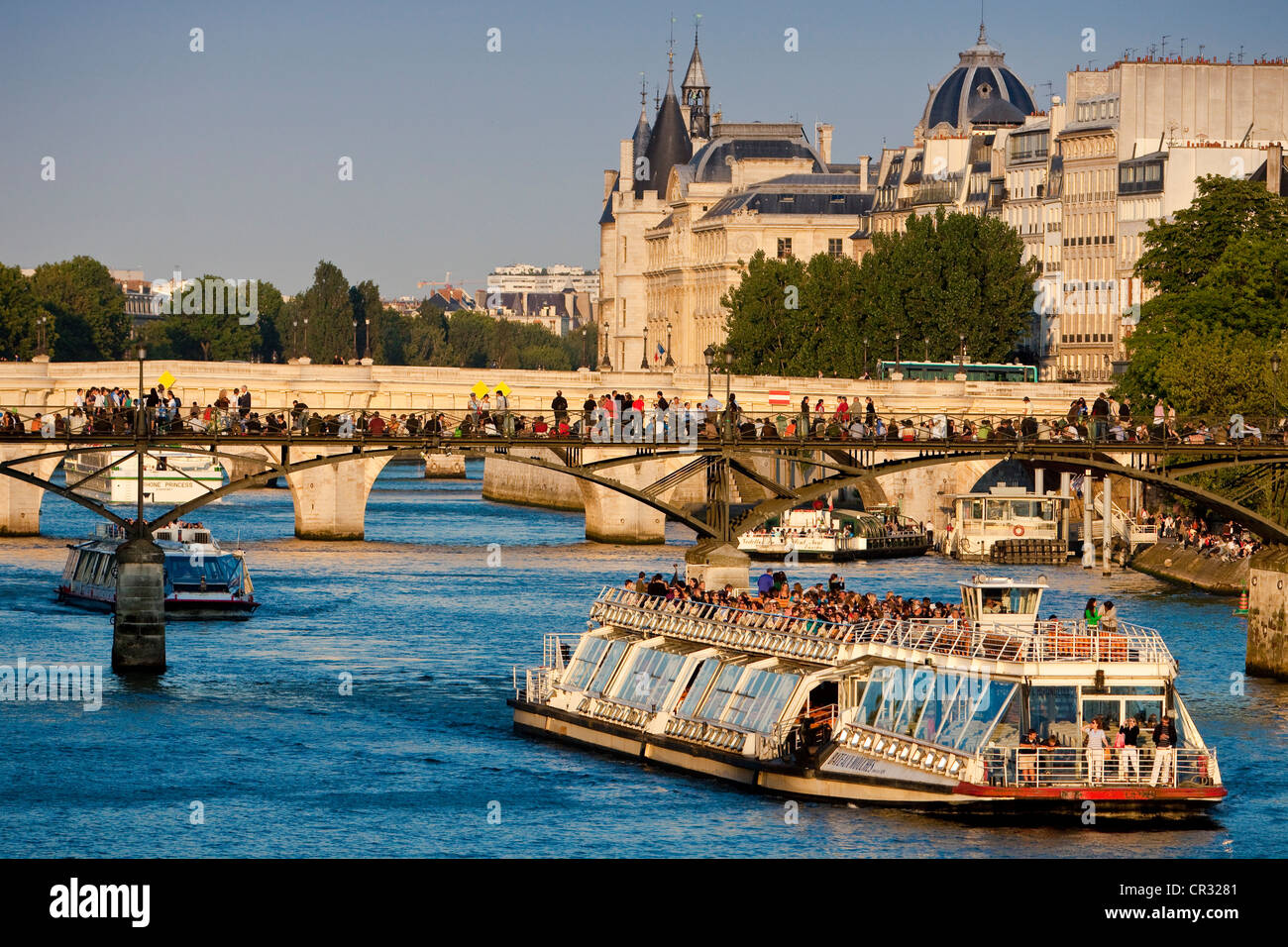 France, Paris, the banks of the Seine river UNESCO World Heritage, the ...