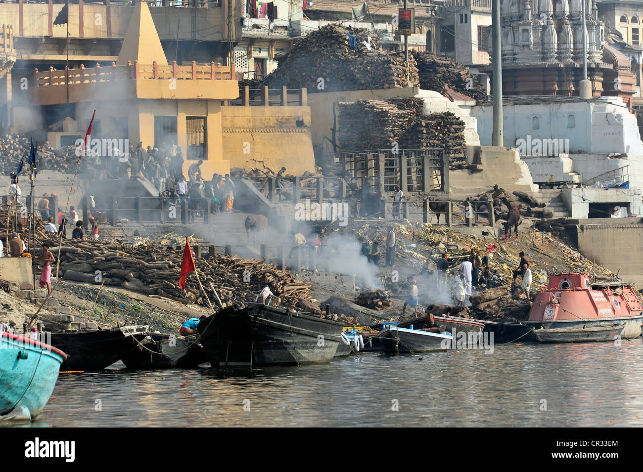 Ritual cremation on the stairs on the Ganges River, Manikarnika Ghat ...
