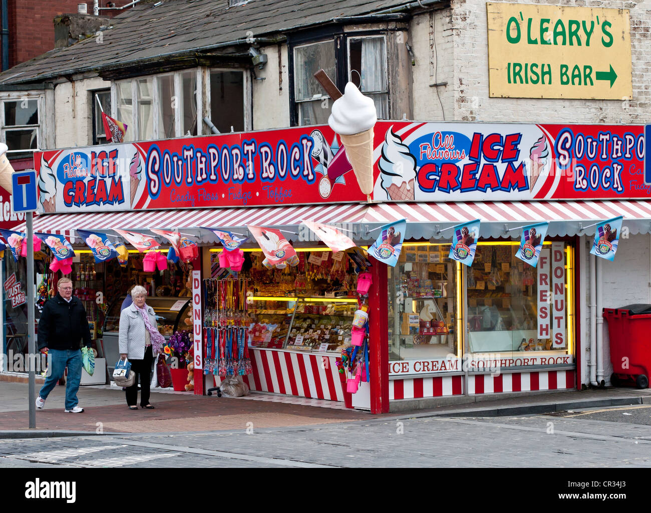 Shopping in southport hi-res stock photography and images - Alamy