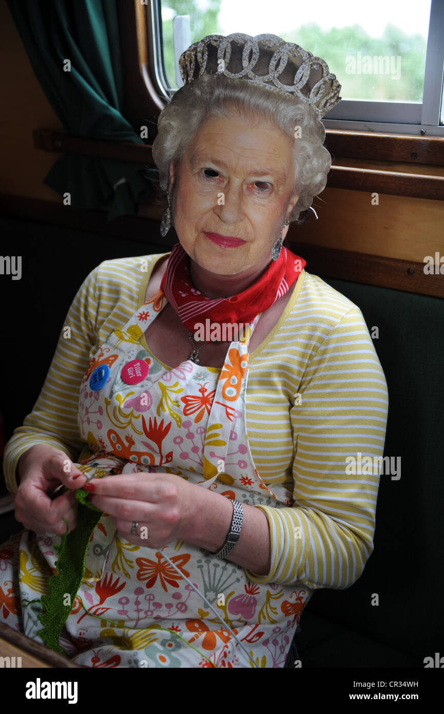The Queen Wearing A Diamond Crown High Resolution Stock Photography and ...