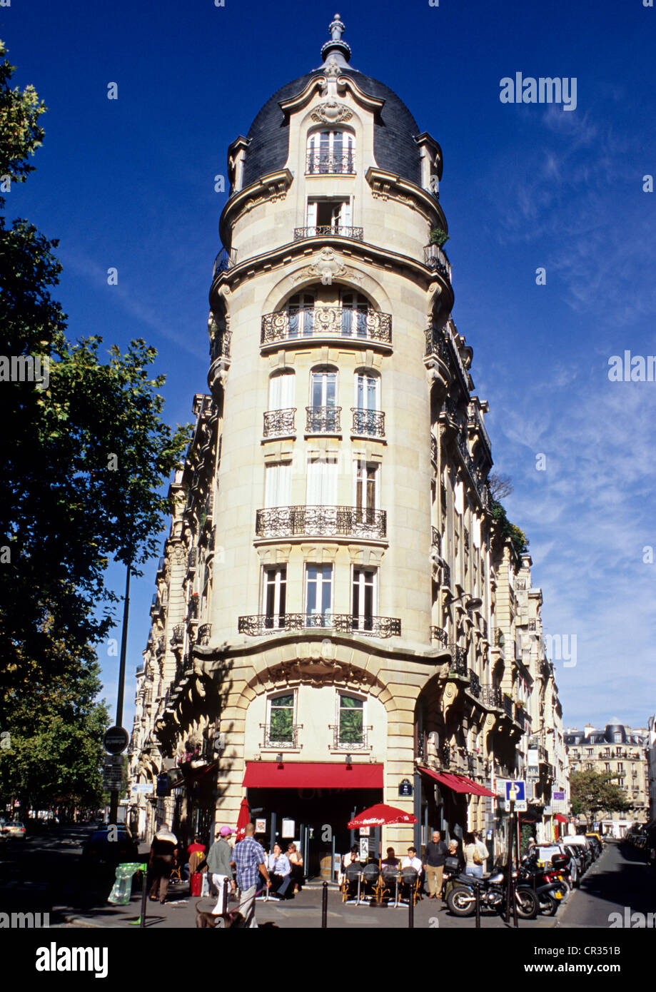 France, Paris, Montparnasse, Haussmanian building in the Boulevard ...