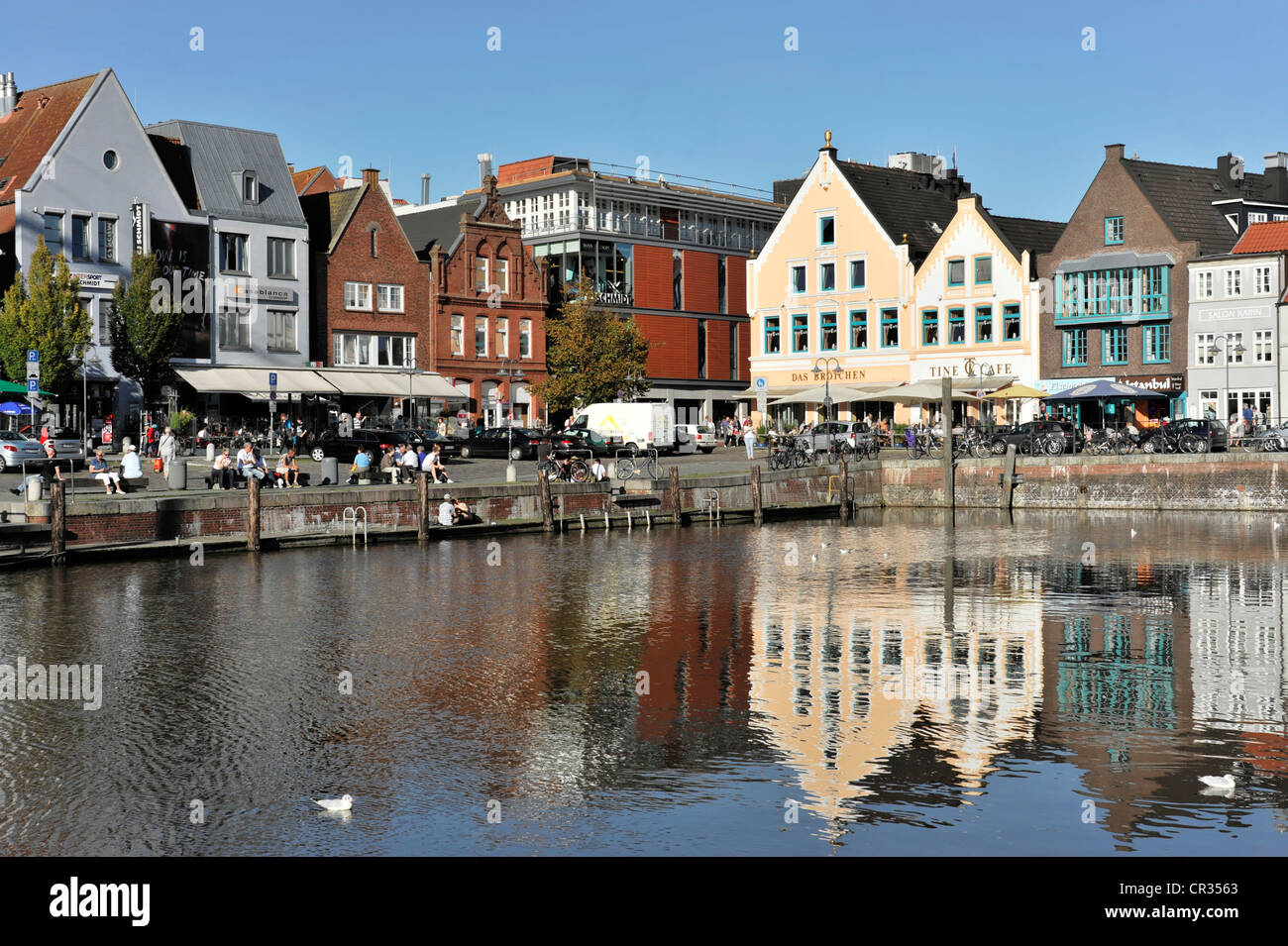 Outdoor waterfront buildings hi-res stock photography and images - Alamy
