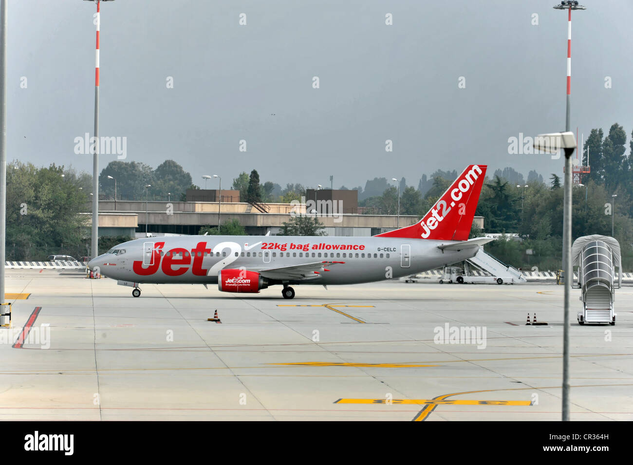 G-CELC Jet 2, Boeing 737-33A, shortly after landing, Venice-Marco Polo ...