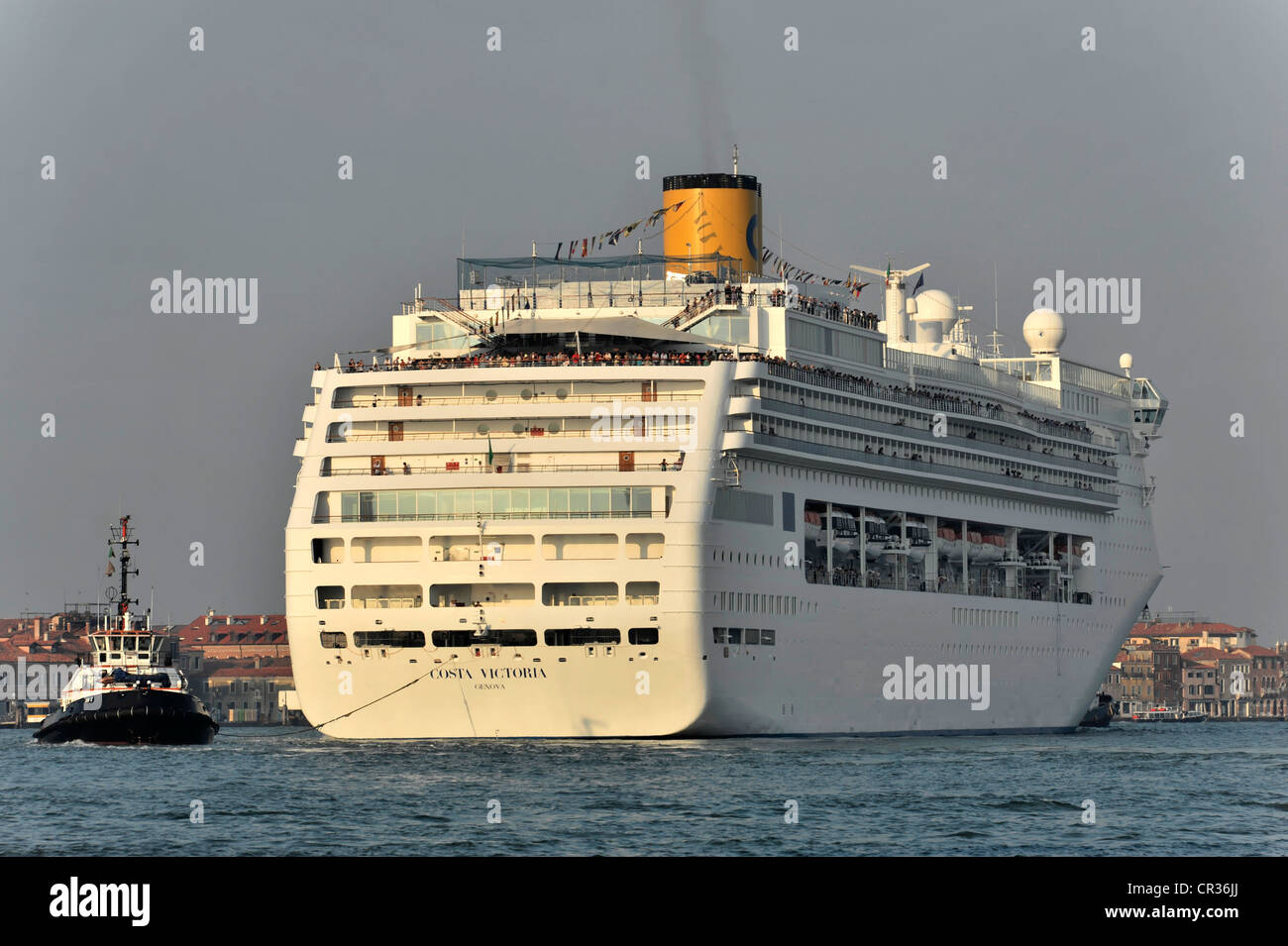 Costa Victoria, a cruise ship built in 1996, 252.5 m, 2370 passengers ...