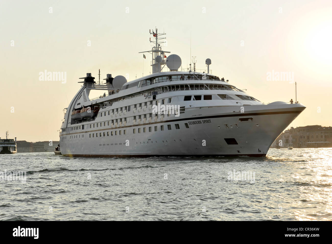Seabourn Spirit, a ship built in 1989, 133.40 m, 208 passengers ...
