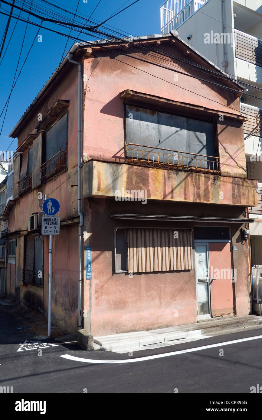 Shuttered house in Shinjuku, Tokyo Stock Photo - Alamy