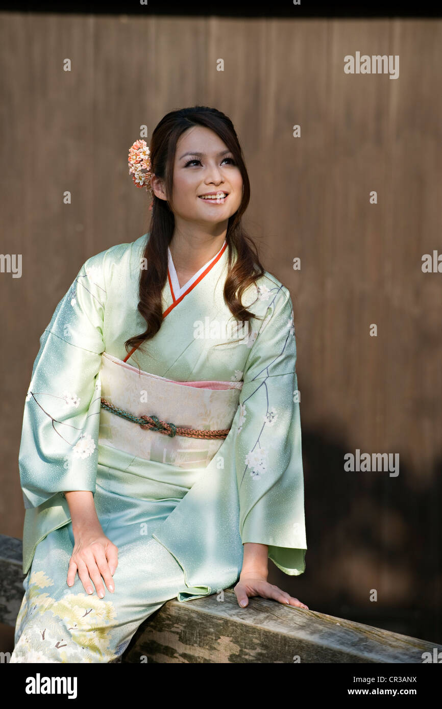 Japan, Honshu Island, Kinki Region, city of Kyoto, Gion District, woman ...
