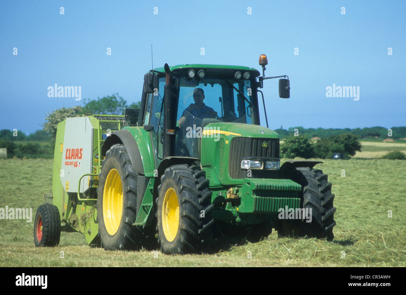 John deere tractor towing hay hi-res stock photography and images - Alamy