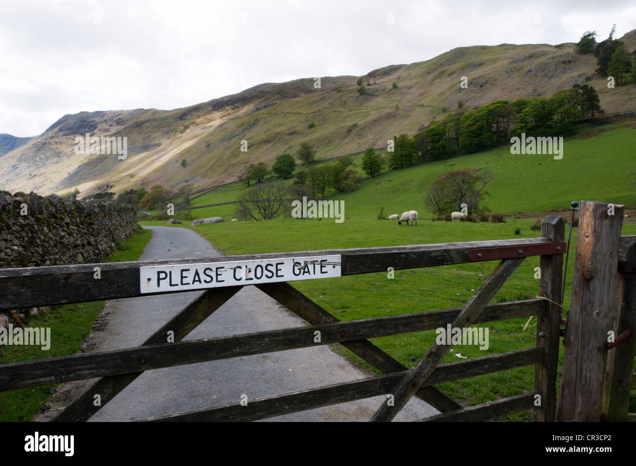 Please close the gate hi-res stock photography and images - Alamy