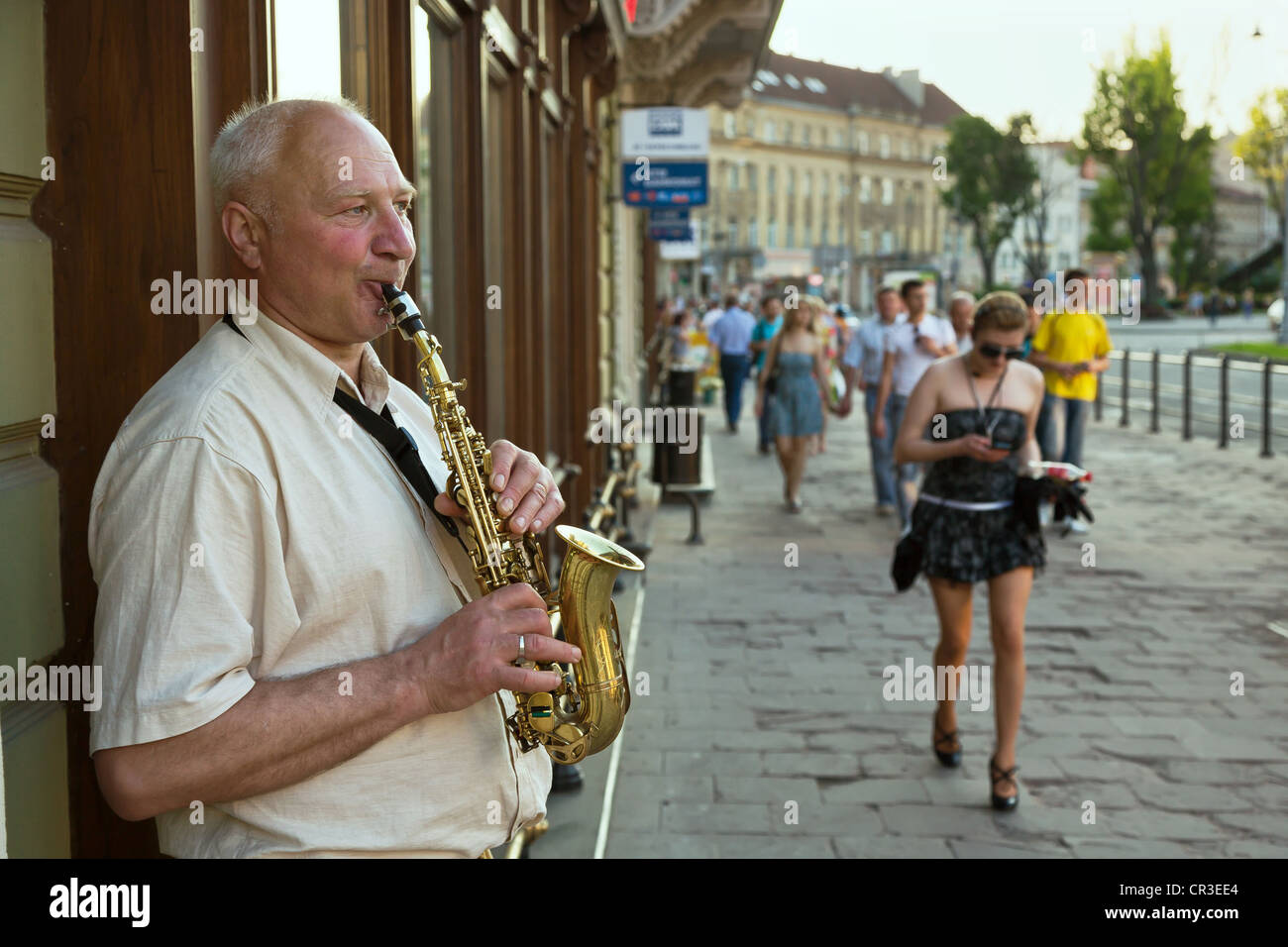 Old man saxophone hi-res stock photography and images - Alamy