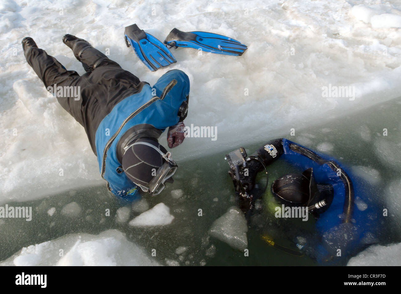 Divers, subglacial diving, ice diving, in the frozen Black Sea, a rare ...