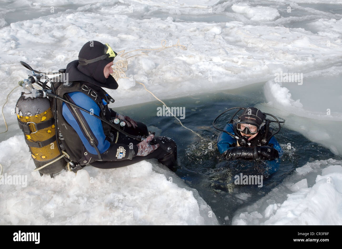 Scuba diver preparing diving gear hi-res stock photography and images ...
