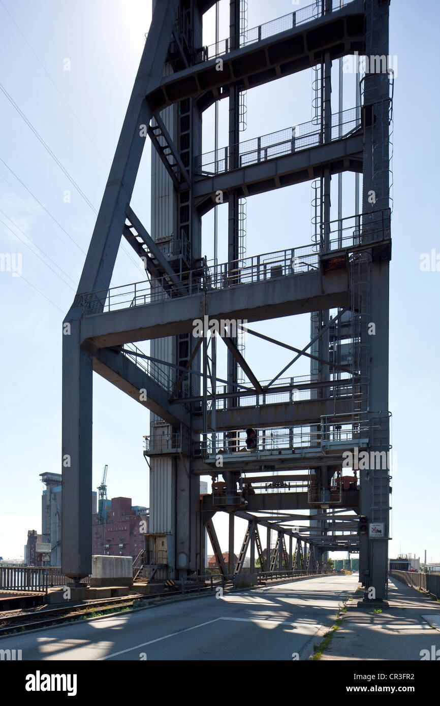 Bridge beam lift hi-res stock photography and images - Alamy