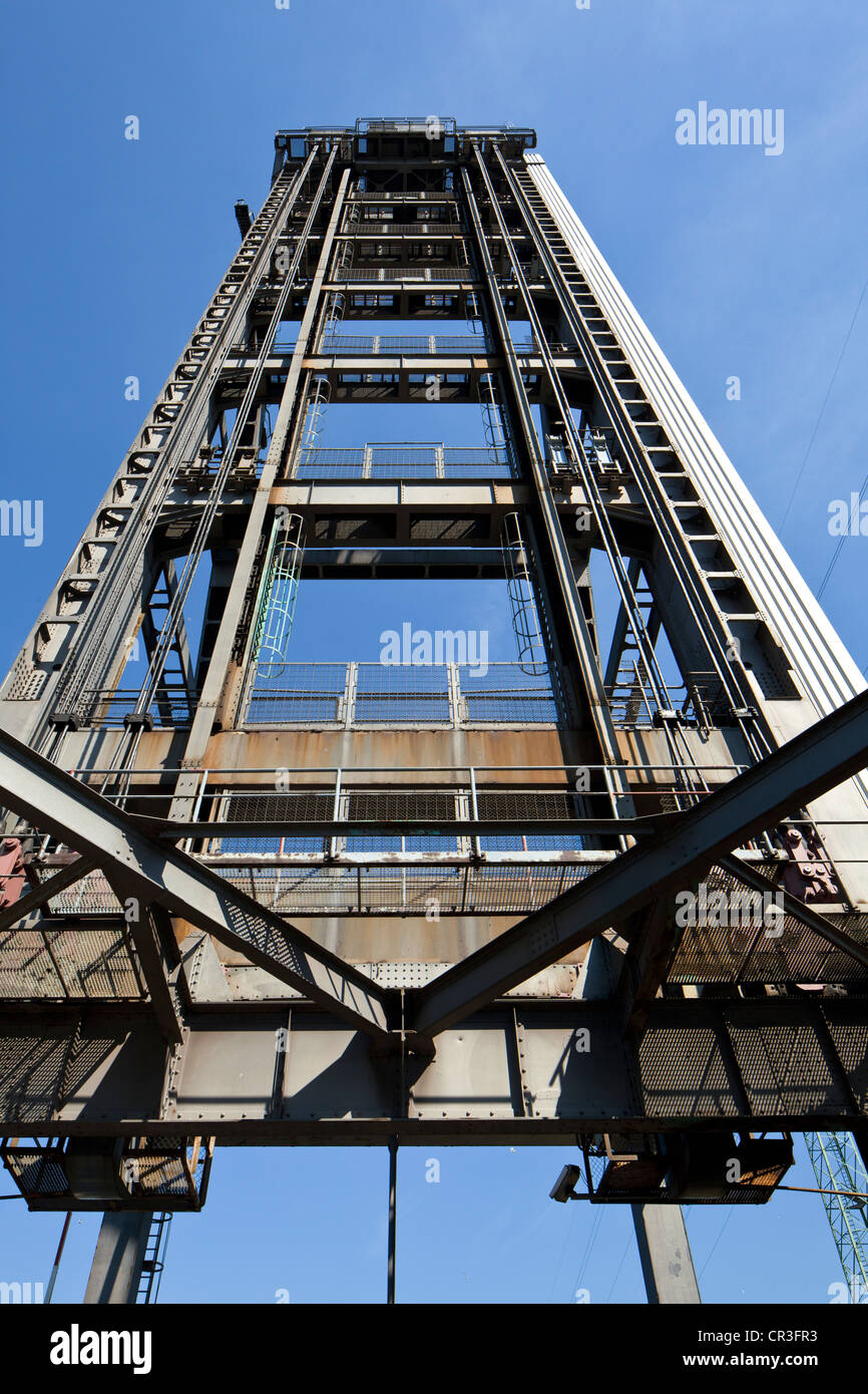 Bridge beam lift hi-res stock photography and images - Alamy