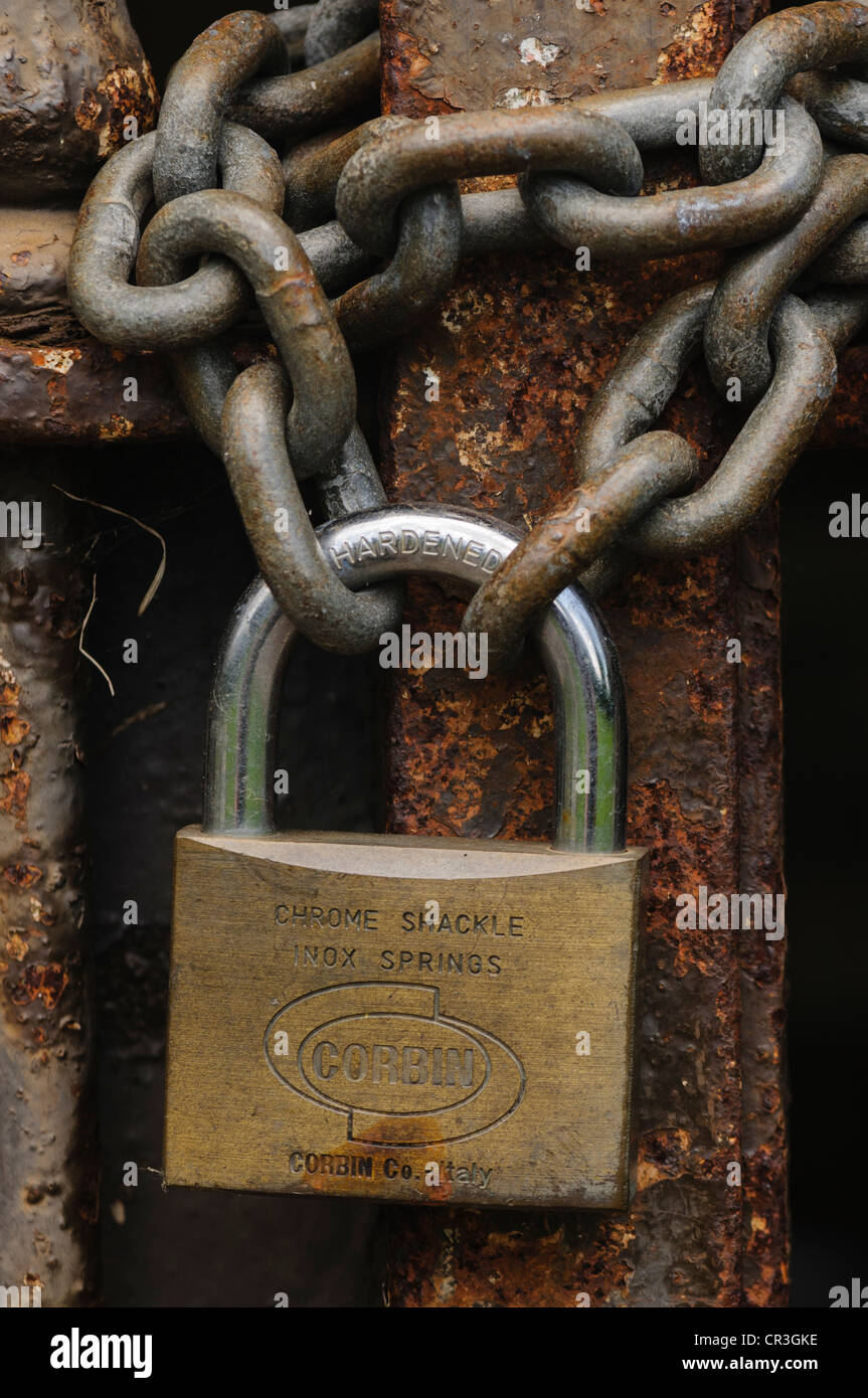 Wrought iron chain hi-res stock photography and images - Alamy