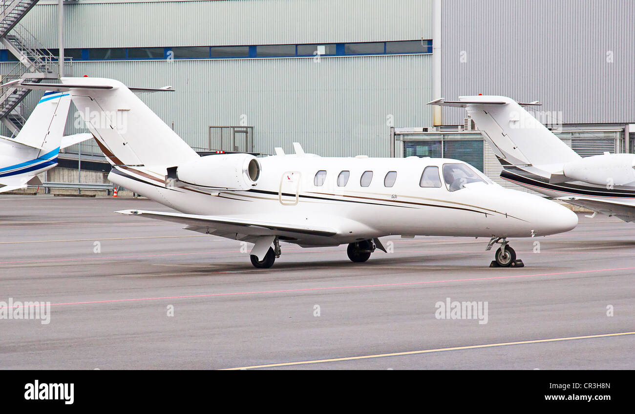 private jet airplanes waiting for passengers Stock Photo - Alamy
