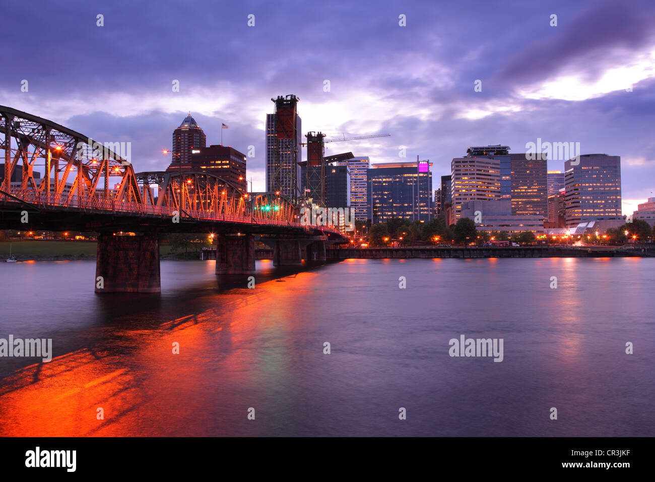 Portland oregon skyline hi-res stock photography and images - Alamy