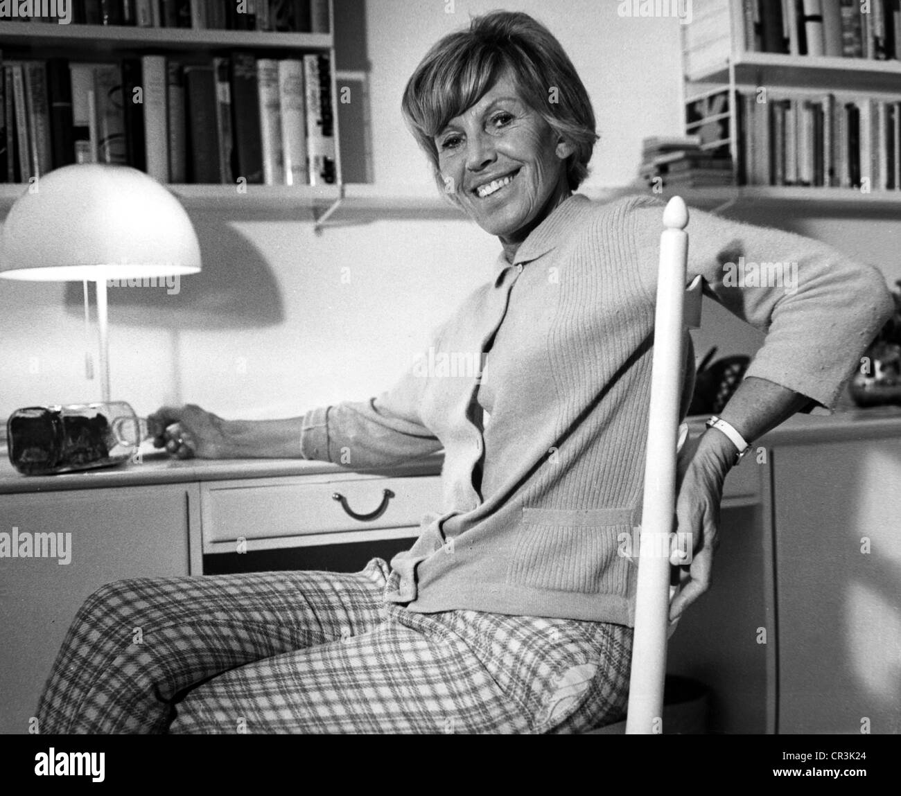 Bookshelves piano Black and White Stock Photos & Images - Alamy