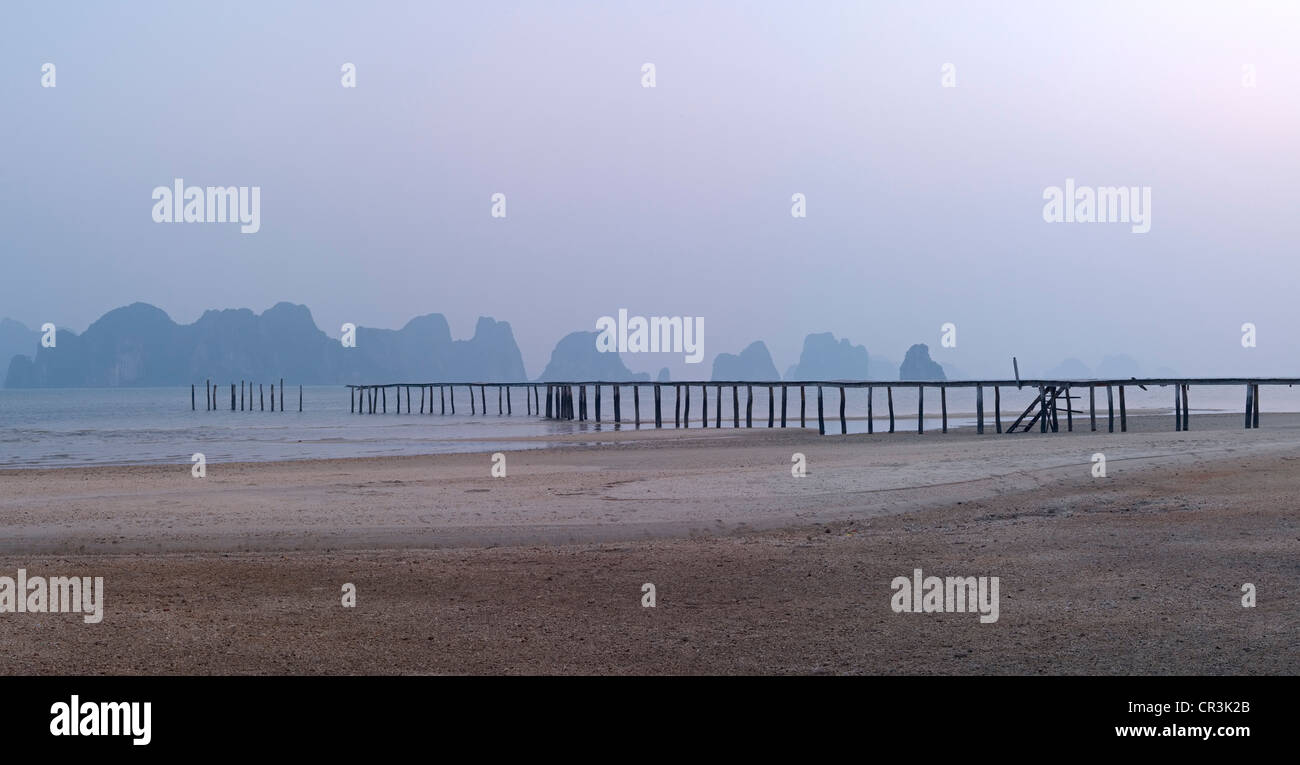 Vietnam, Quang Ninh Province, Halong Bay UNESCO World Heritage, Van Don ...