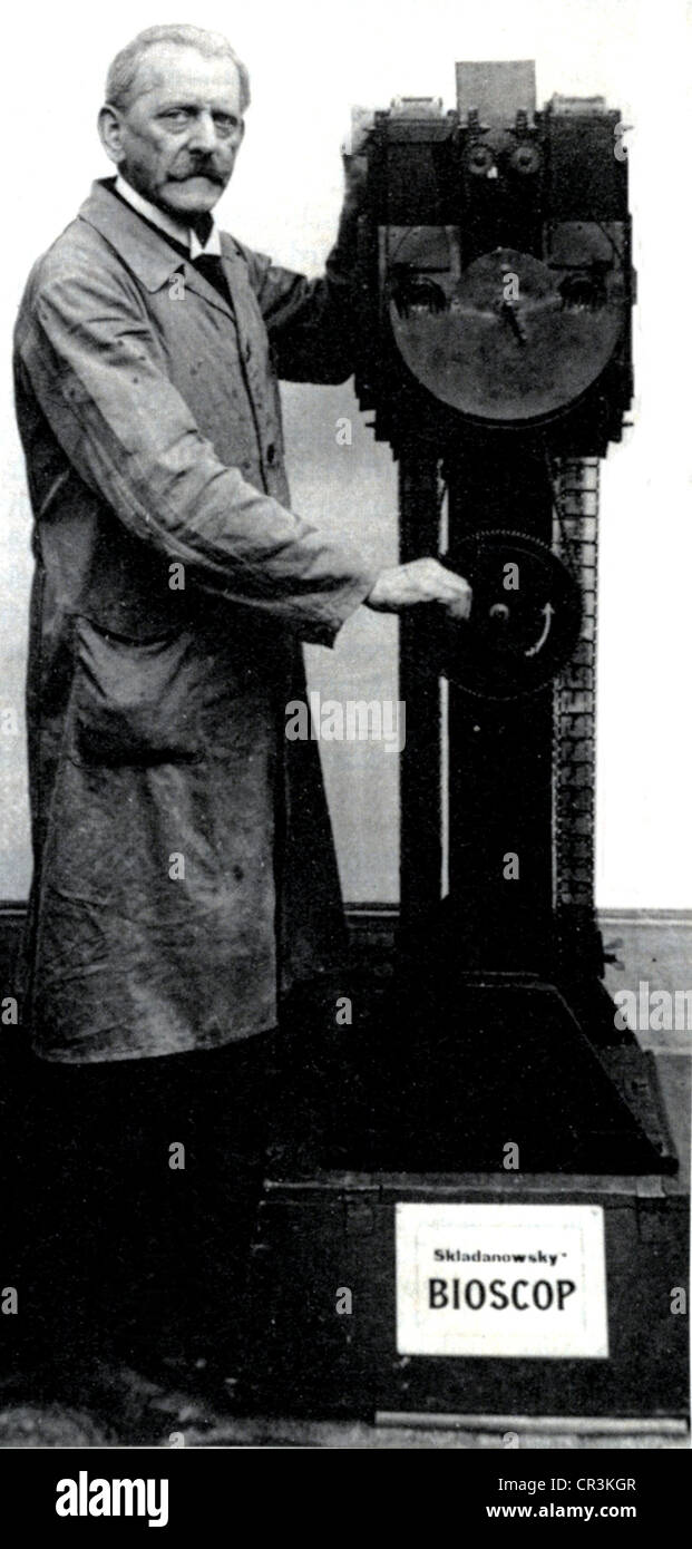 An early movie projector hi-res stock photography and images - Alamy