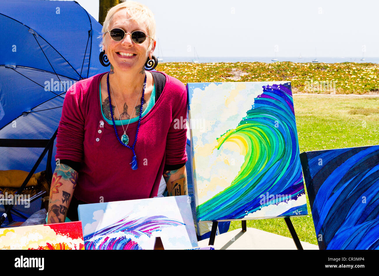 Artist showing his paintings hi-res stock photography and images - Alamy