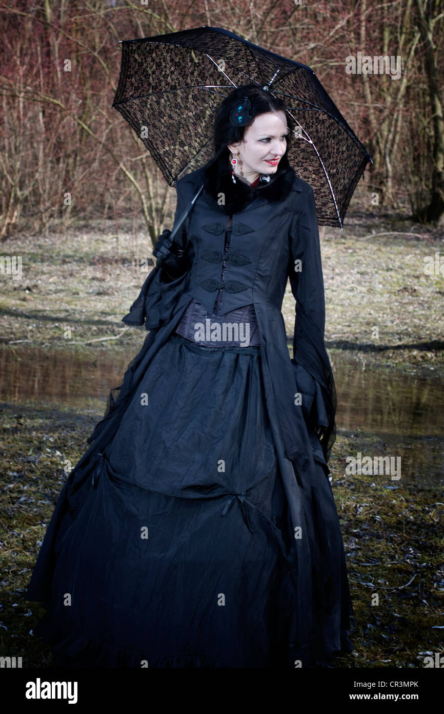Woman, Gothic, Romantic-Gothic, parasol, swamp Stock Photo - Alamy