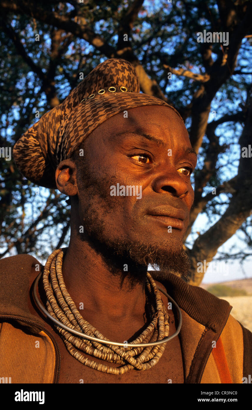 Himba man hi-res stock photography and images - Alamy
