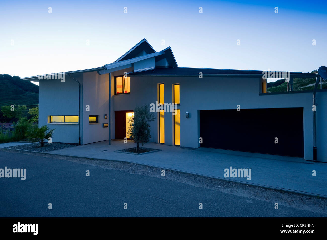 Modern Detached One Family House High Resolution Stock Photography and ...