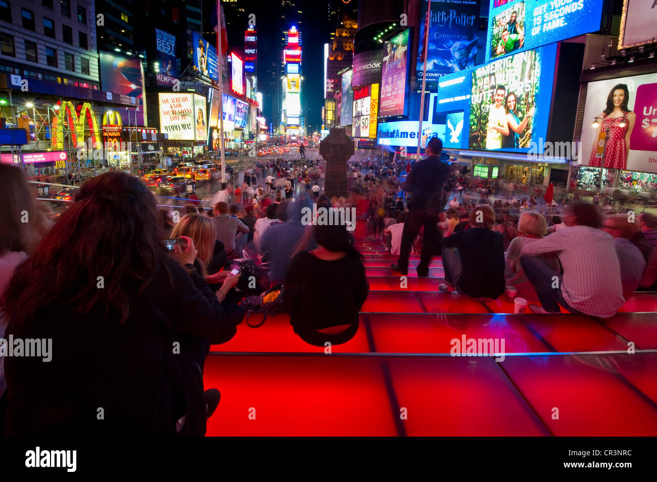 New york times square street scene hi-res stock photography and images ...