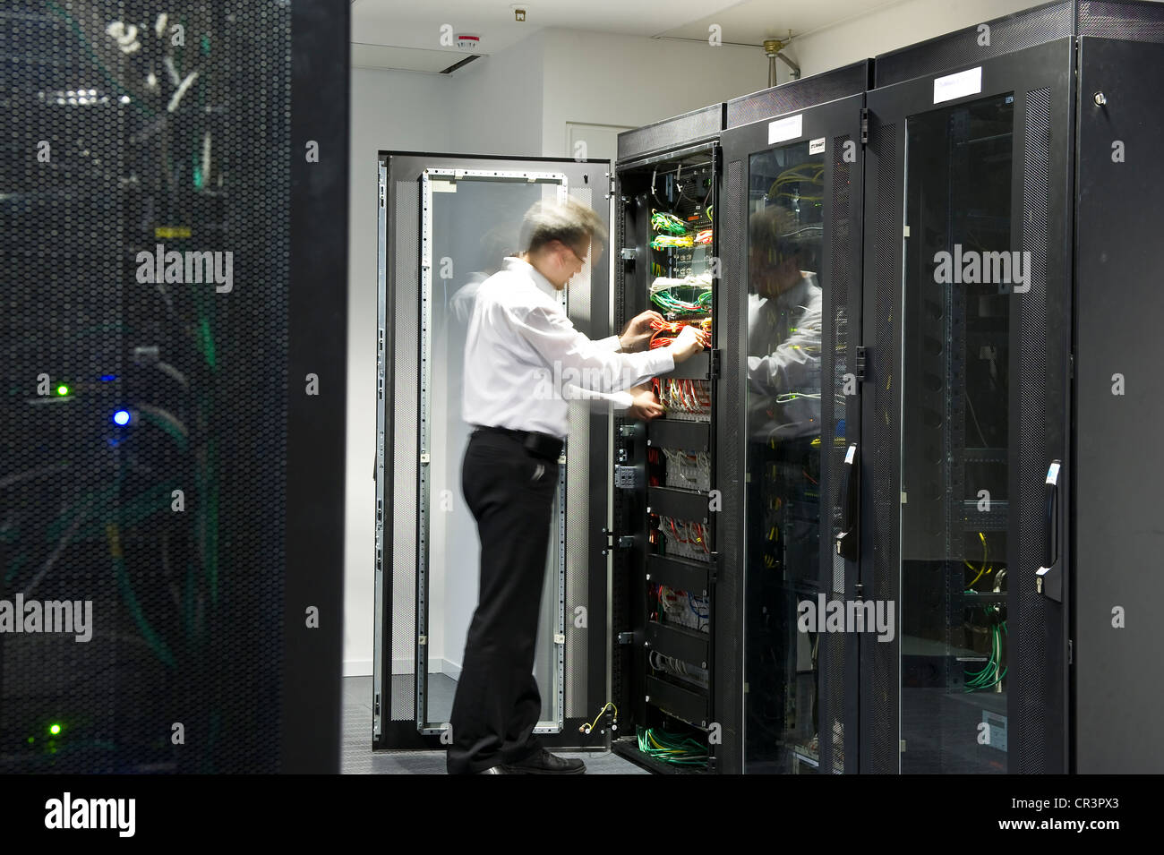 Server computers hi-res stock photography and images - Alamy