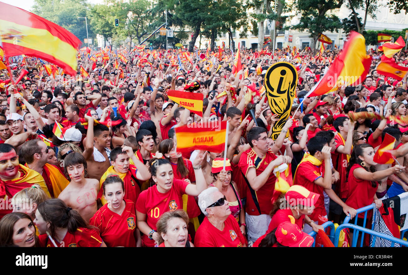 Football supporters gathering hi-res stock photography and images - Alamy