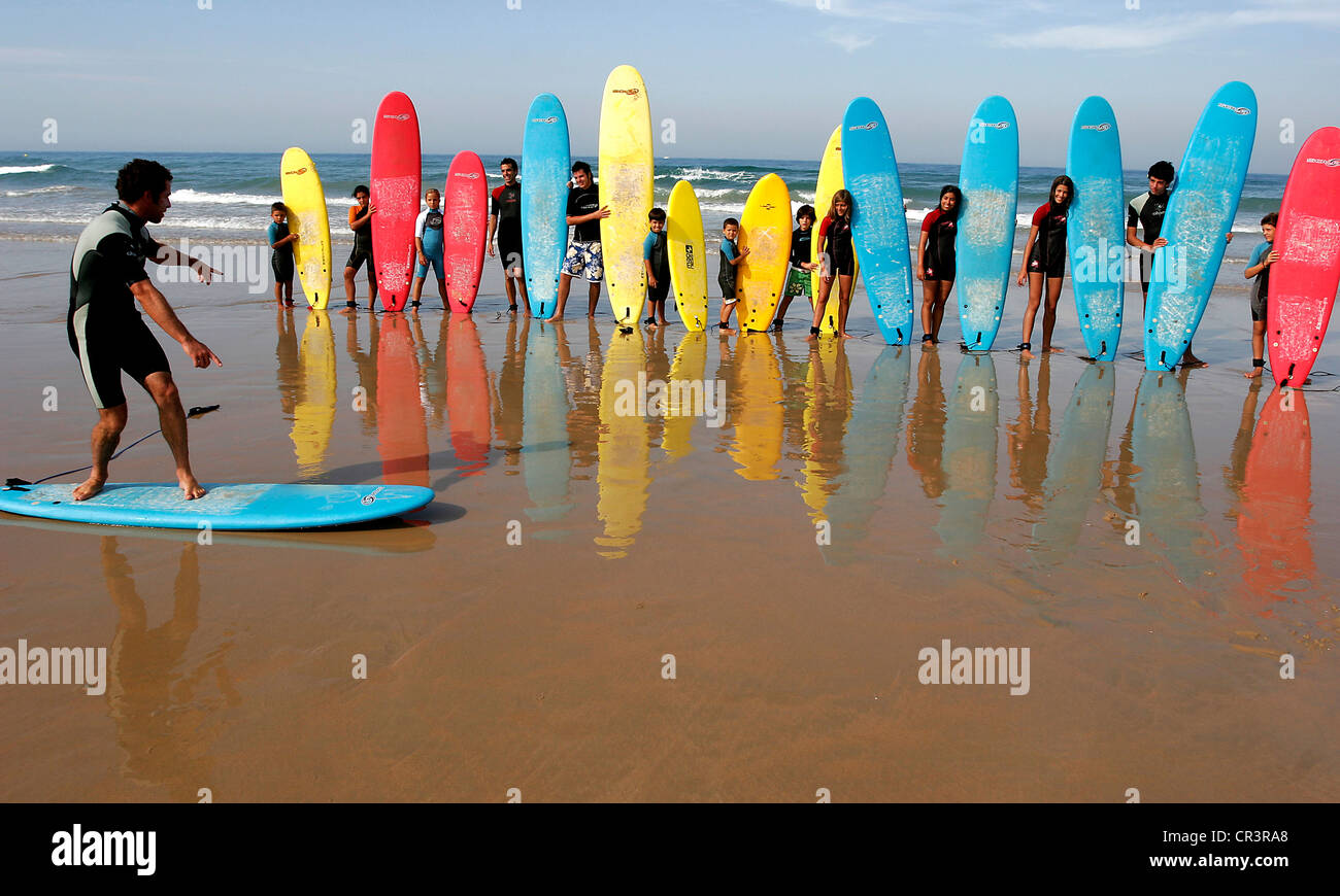 Listen to teacher hi-res stock photography and images - Alamy