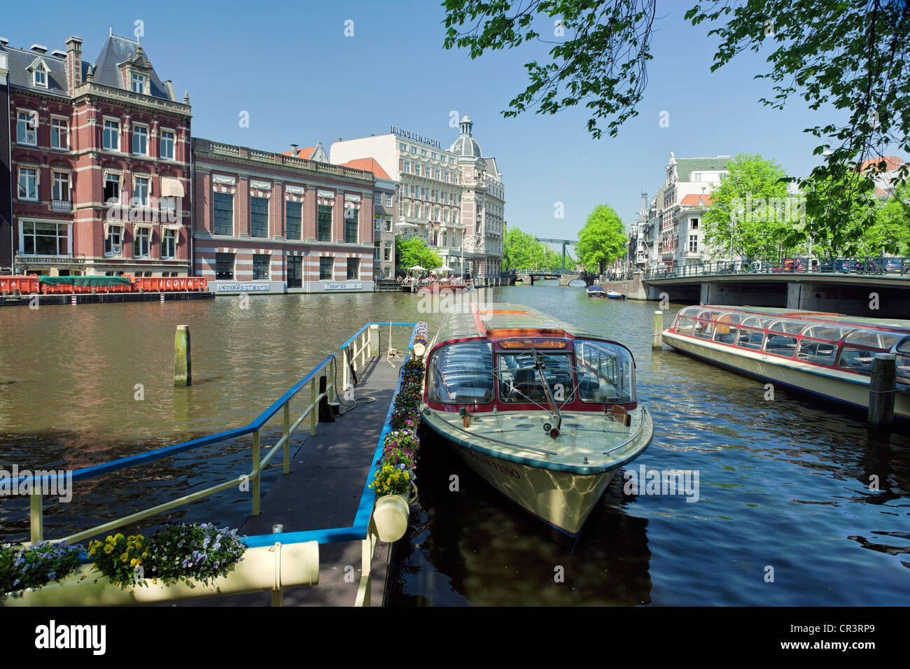 Shore excursion boats hi-res stock photography and images - Alamy