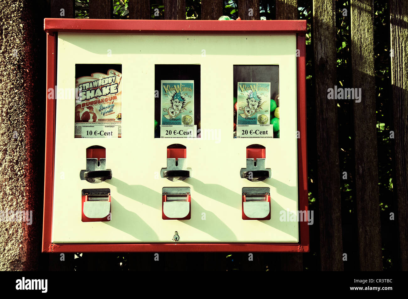 Gumball vending machines hi-res stock photography and images - Alamy