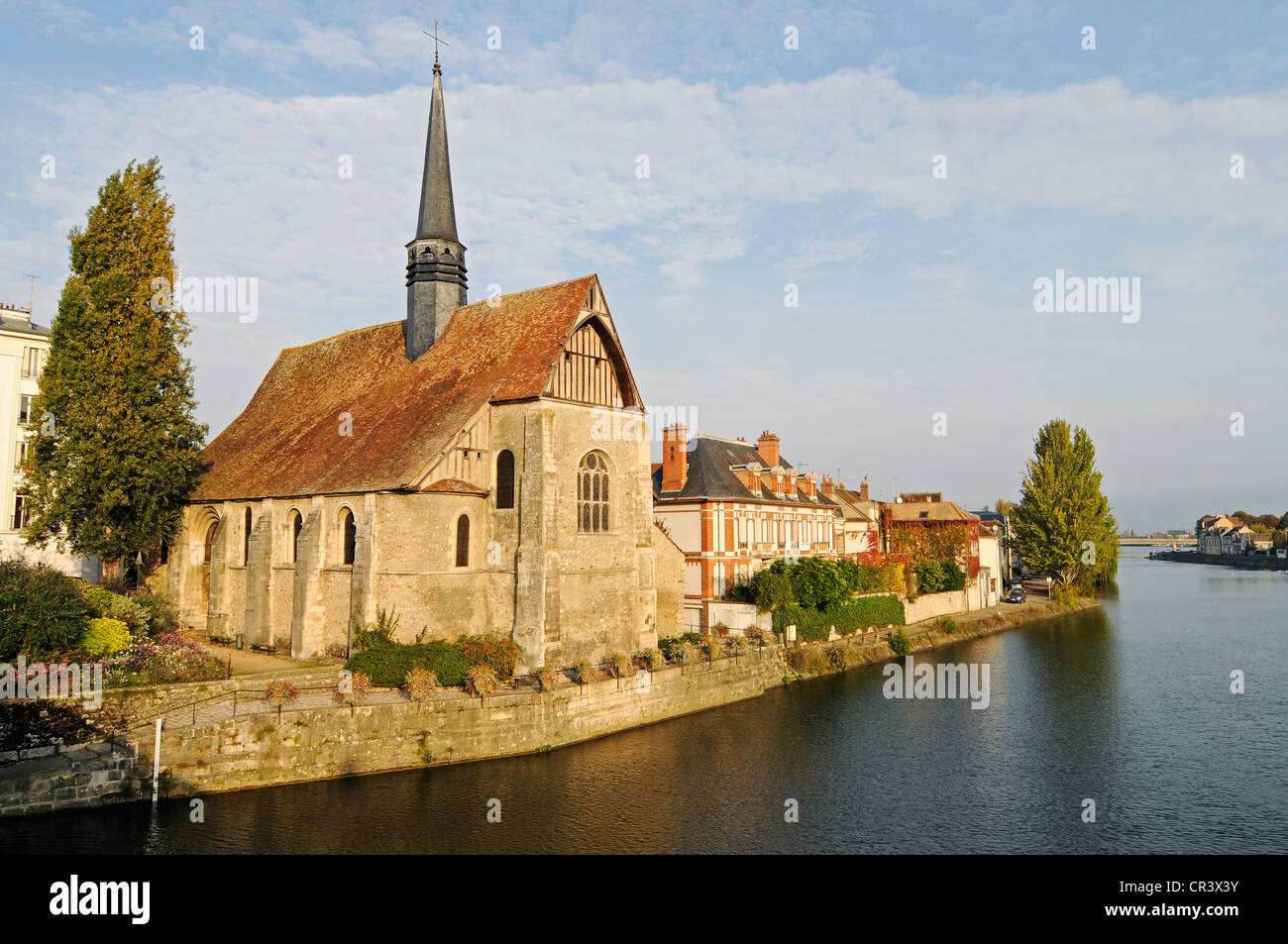 Saint Maurice Church, Yonne River, Sens, Yonne, Bourgogne, Burgundy ...