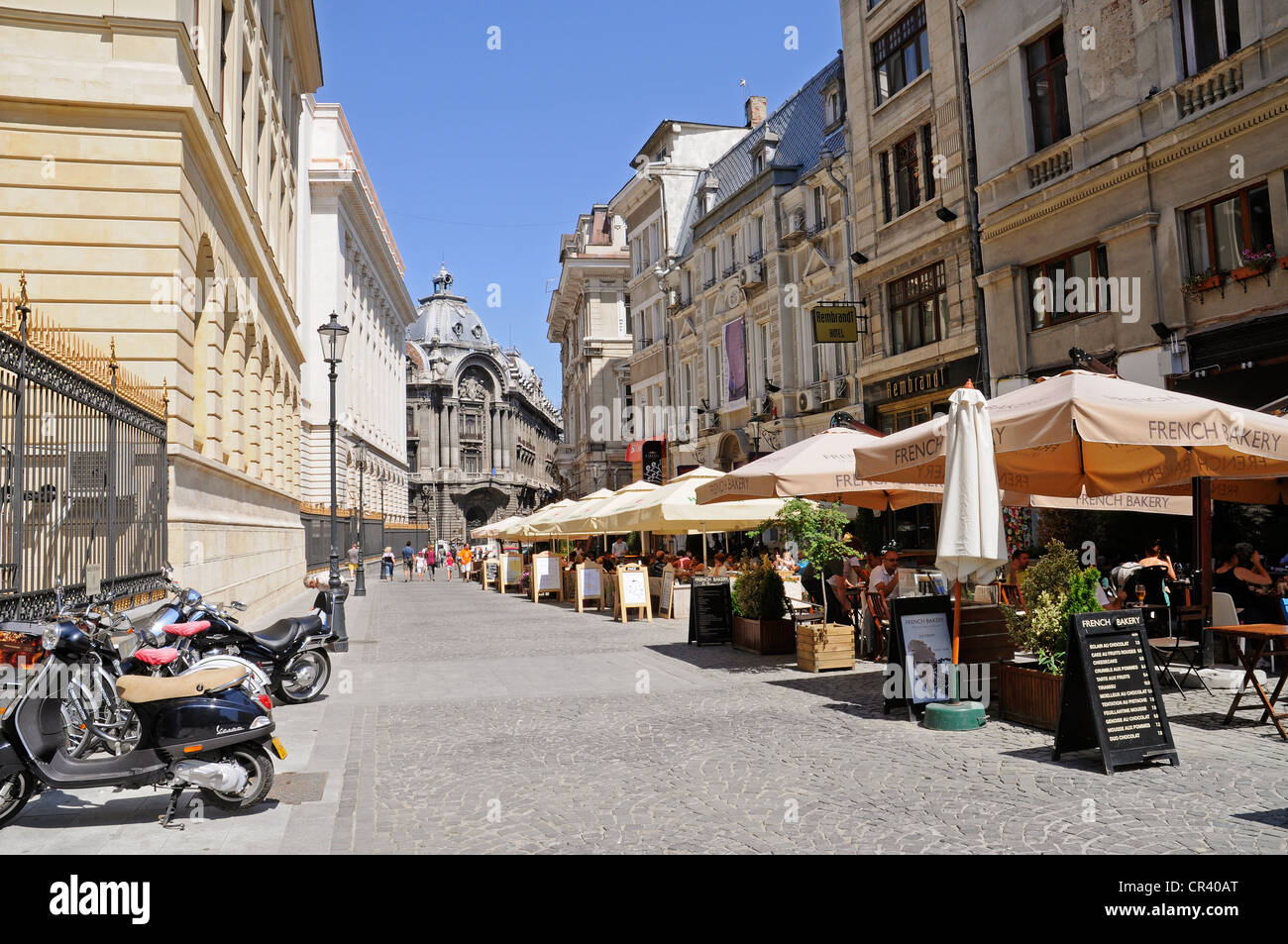 Restaurant, street cafe, Lipscani district, historic district ...