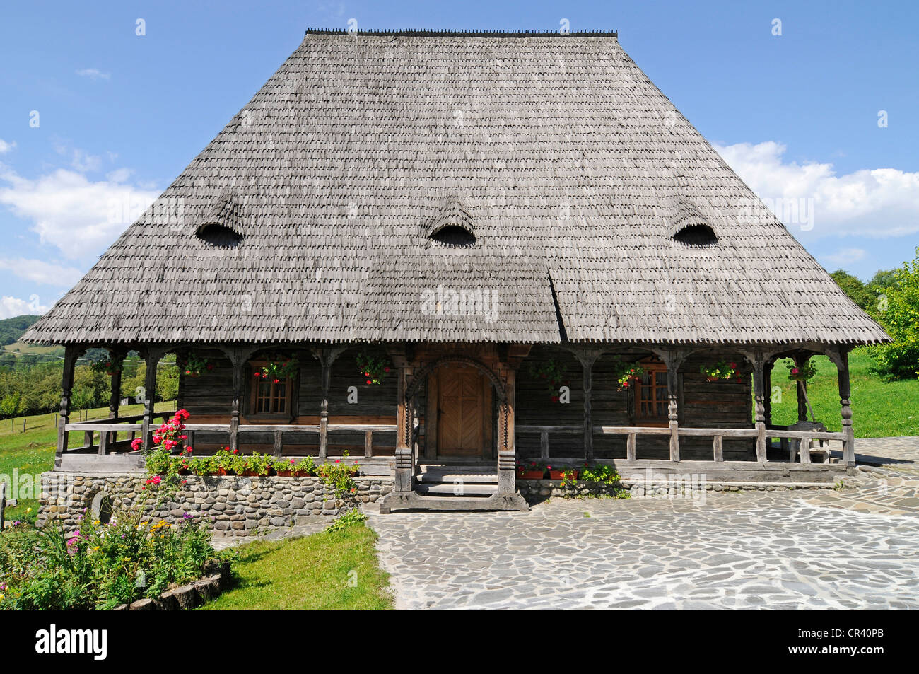 Maramures traditional houses hi-res stock photography and images - Alamy