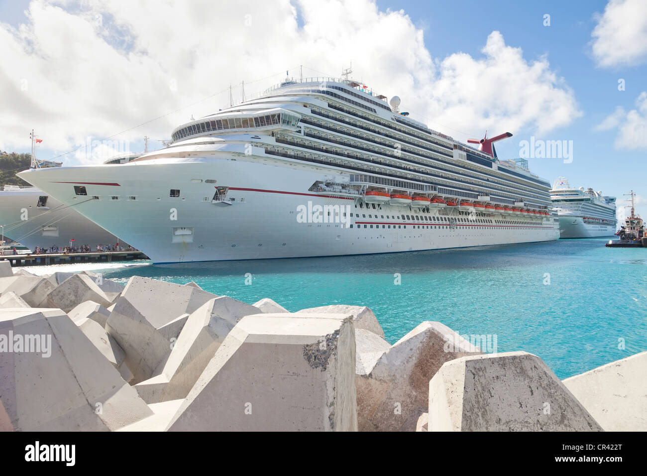 St maarten cruise pier hi-res stock photography and images - Alamy
