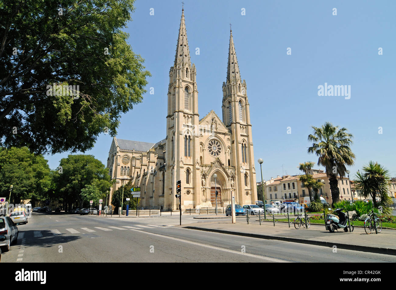 Nimes churches hi-res stock photography and images - Alamy